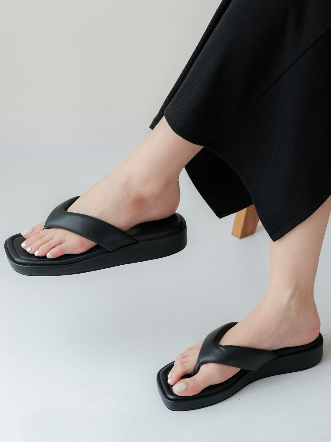 LUCA PLATFORM SANDALS (BLACK) | ShopJenith