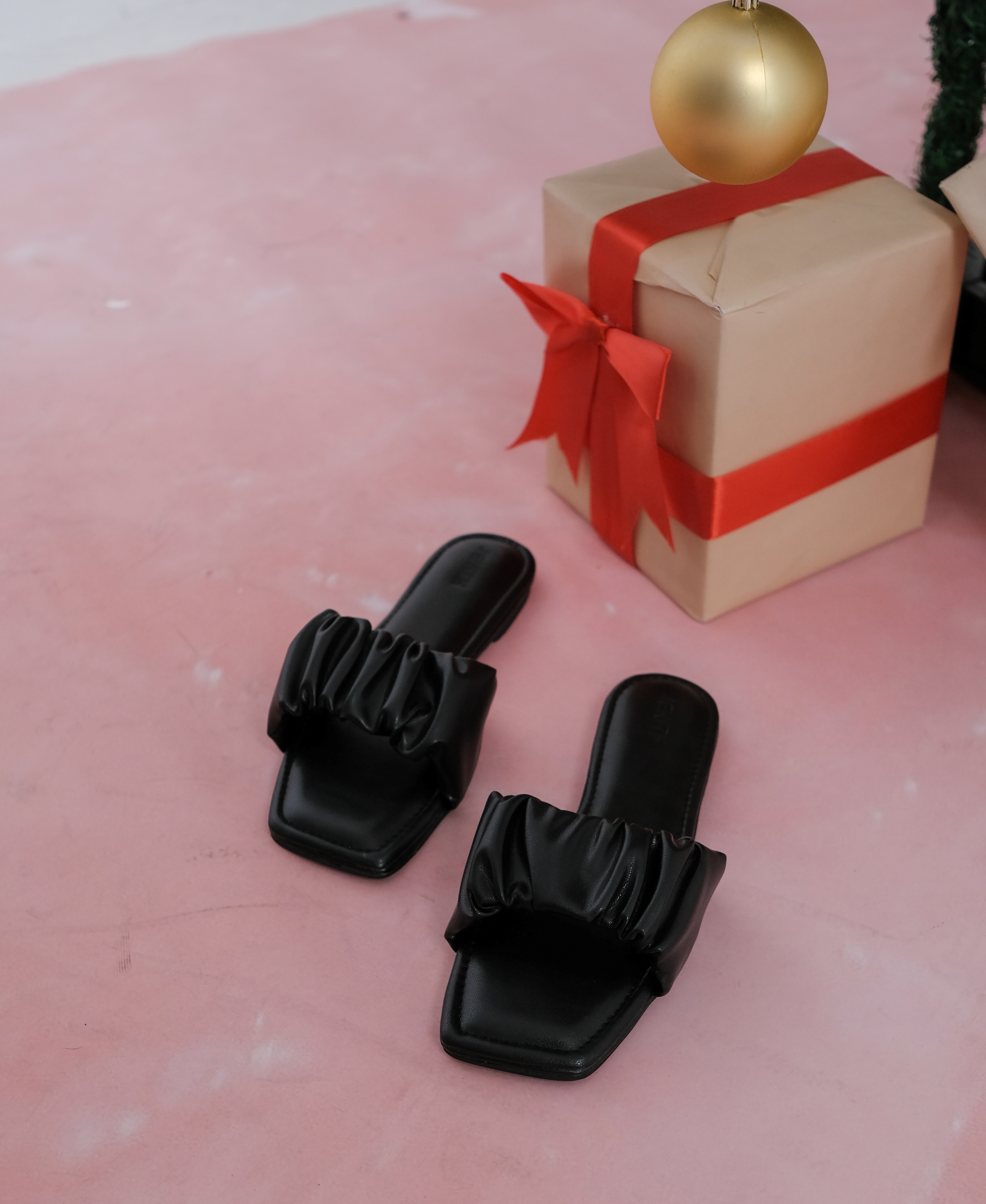 BECKHAM SANDALS (BLACK) | ShopJenith